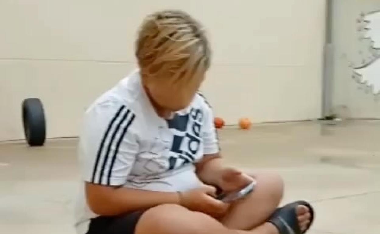 El vídeo de cómo un niño es víctima de bullying el día de su cumpleaños se vuelve viral | El ...